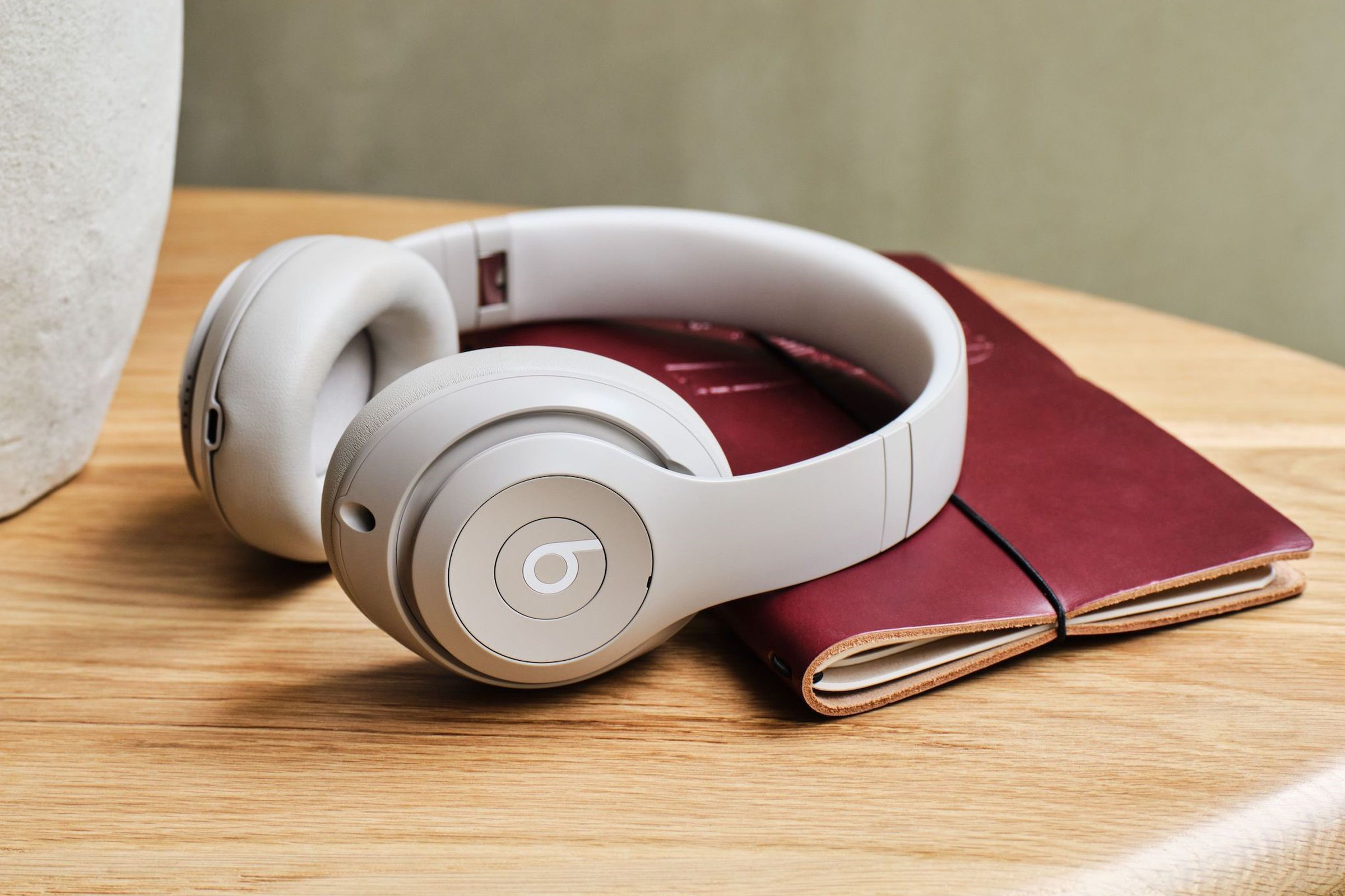 Beats introduces its first flagship headphones since 2017, the Studio ...