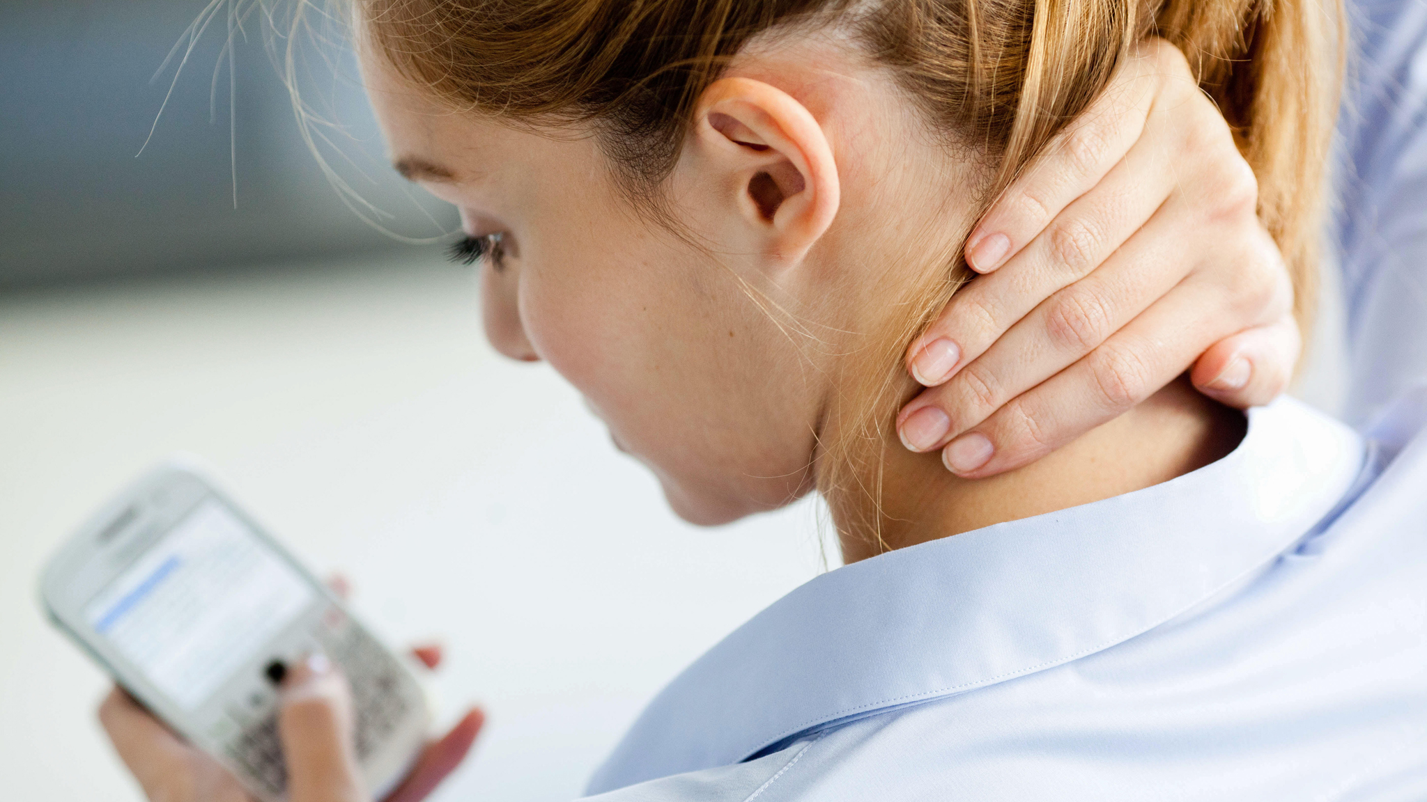 Study reveals which countries have the most neck pain due to constant ...