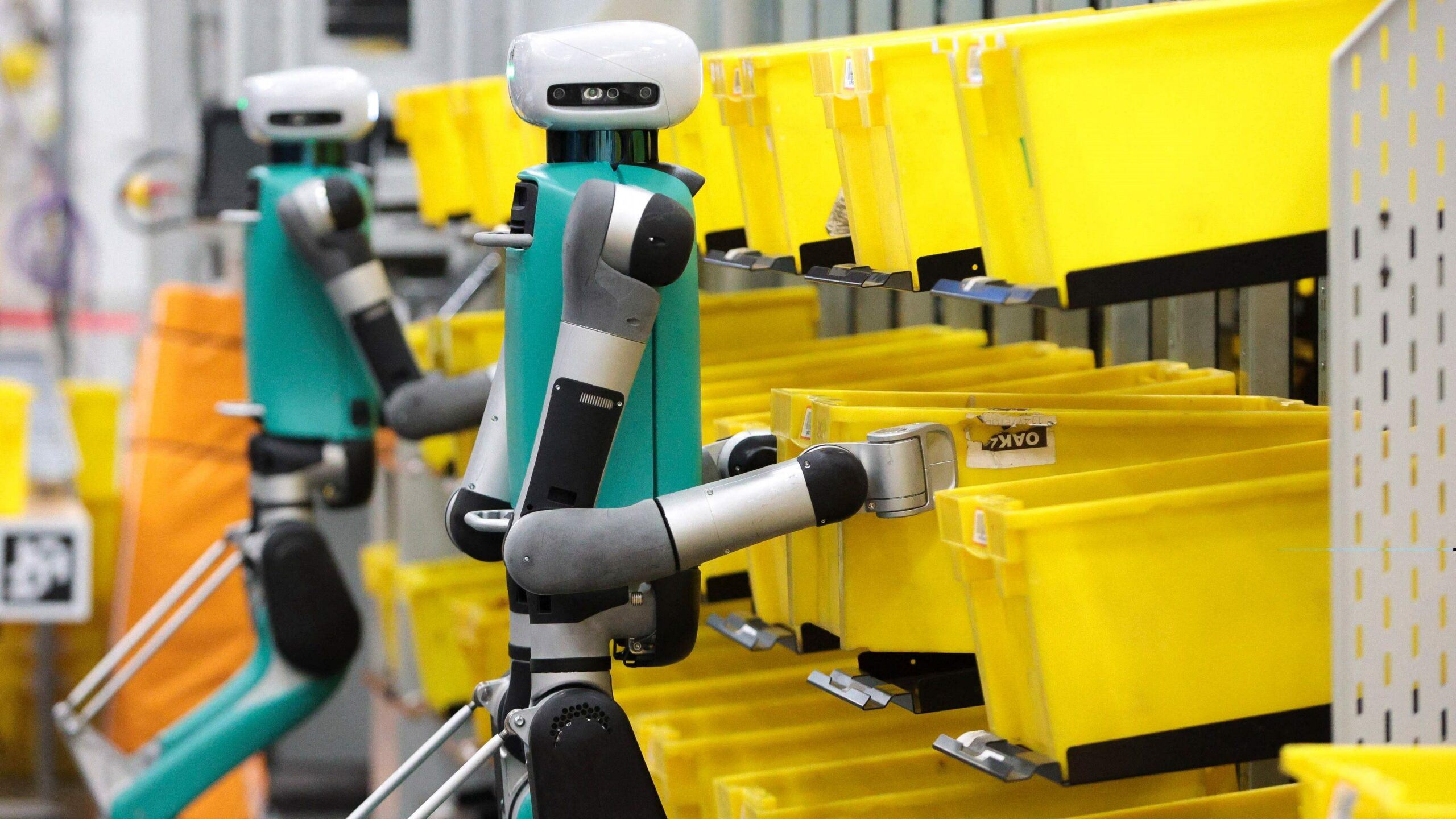 Amazon begins testing robots that will "make it easier" for warehouse ...