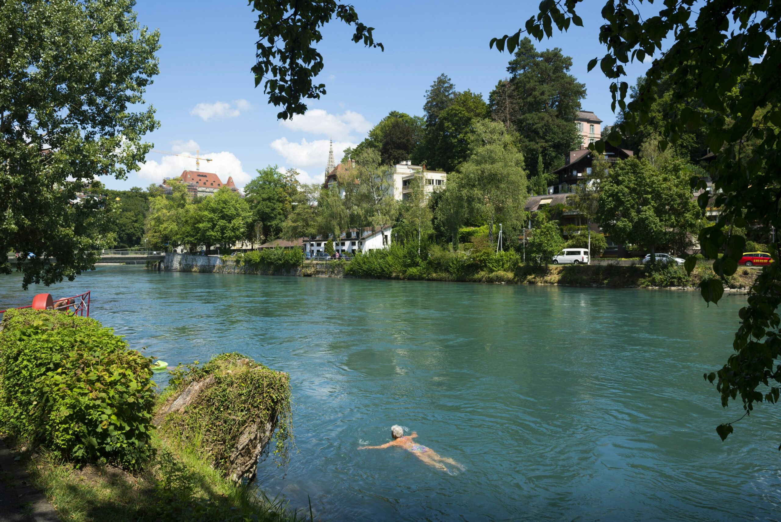 In the city of Bern you can swim to work or home - Geek Room